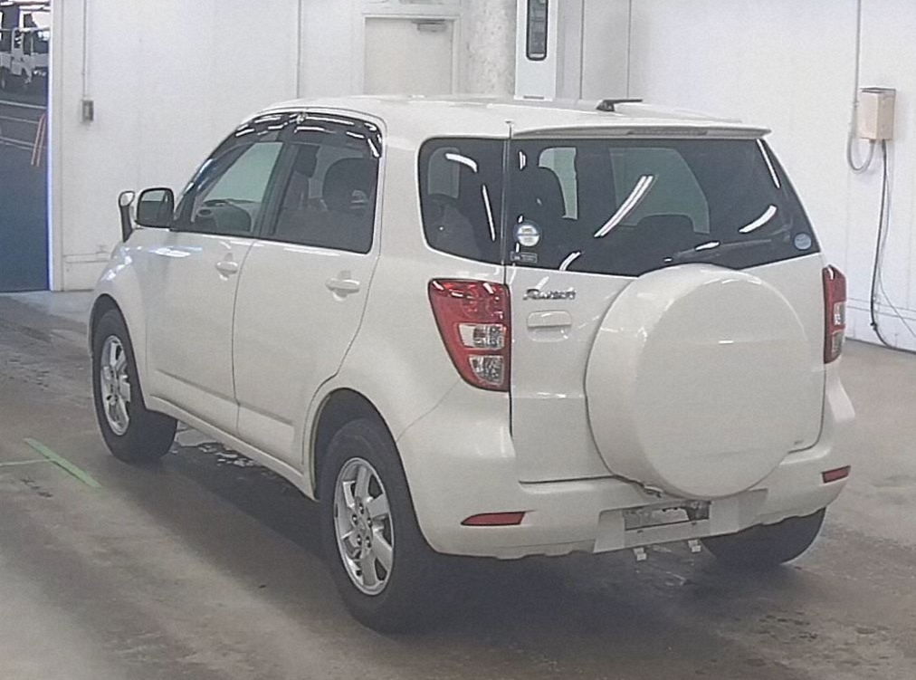 Toyota Rush 2007 White – ChoudhryTRD